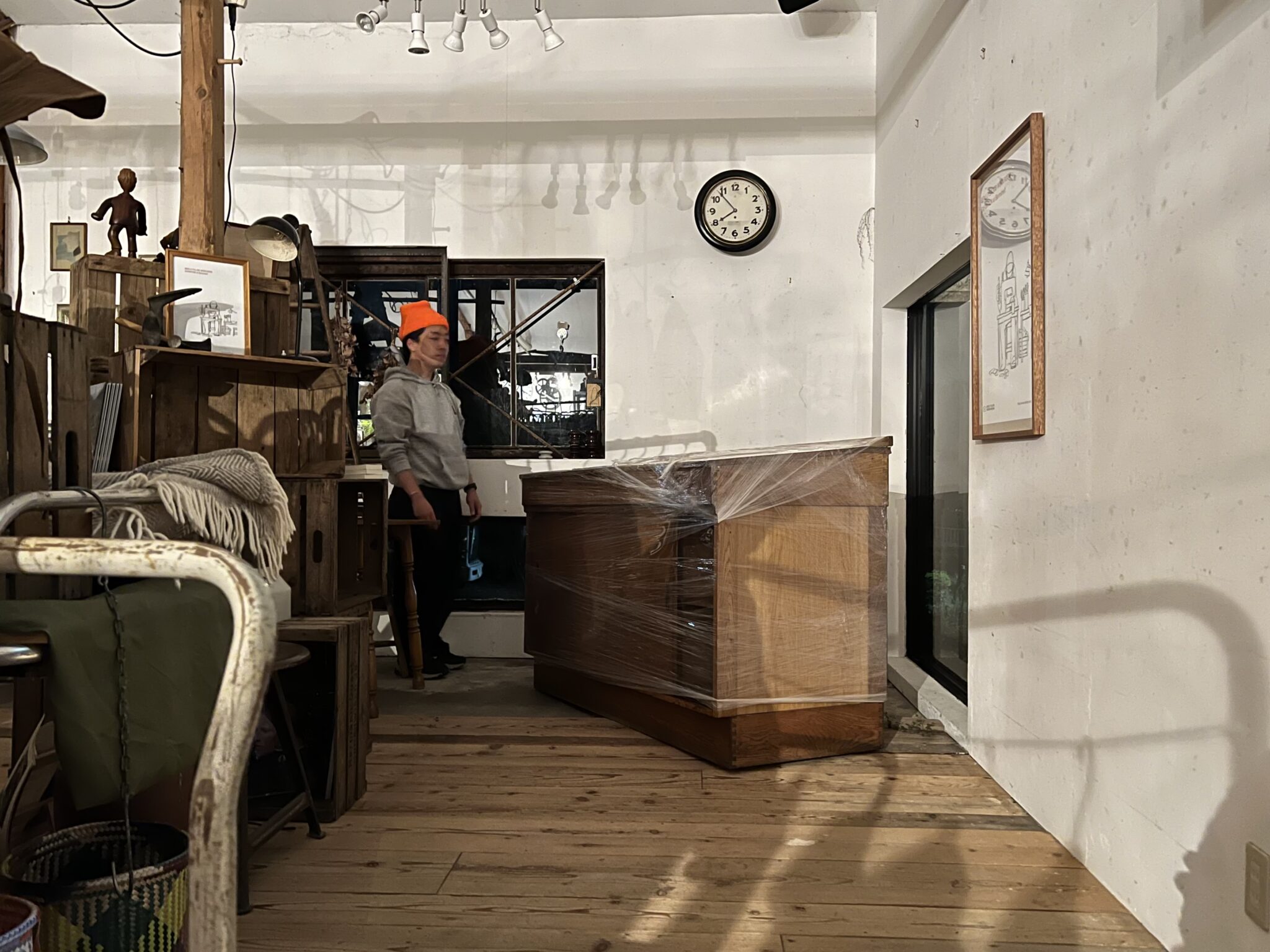 thursday | Barnshelf バーンシェルフ