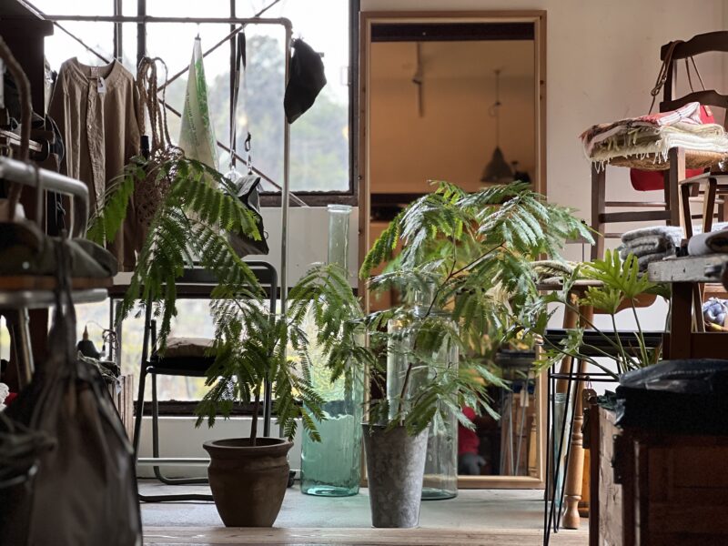 thursday | Barnshelf バーンシェルフ